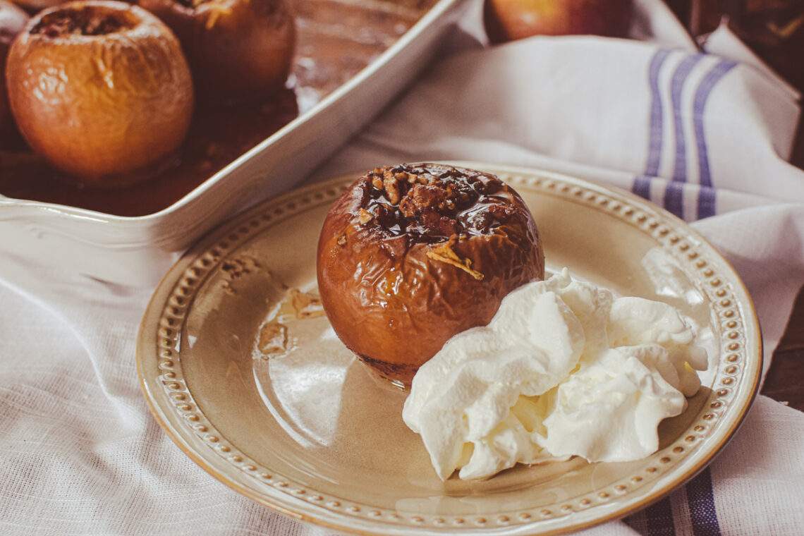 Best Delicious Baked Apples Recipe - A Quaint Life