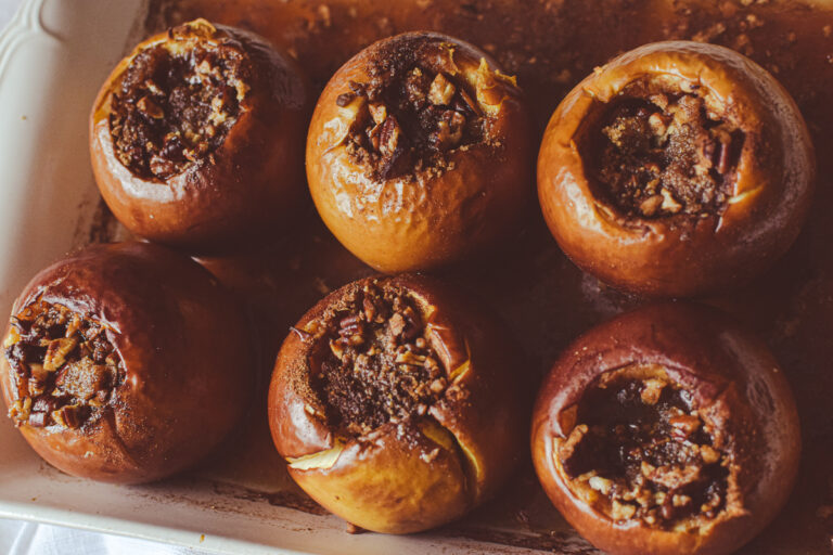 Best Delicious Baked Apples Recipe - A Quaint Life
